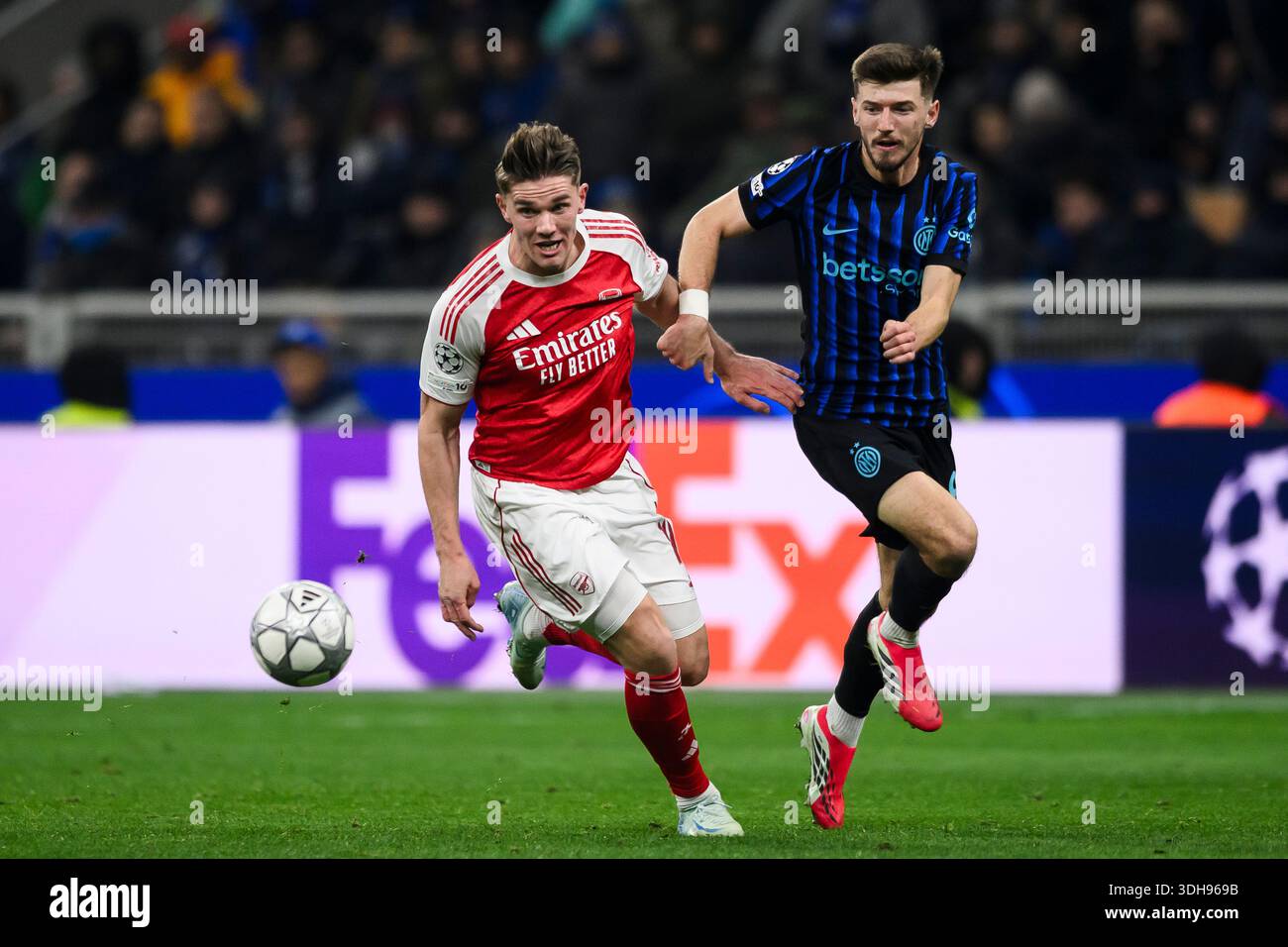 Viktor Gyokeres of Arsenal FC competes for the ball with Petar Sucic of ...