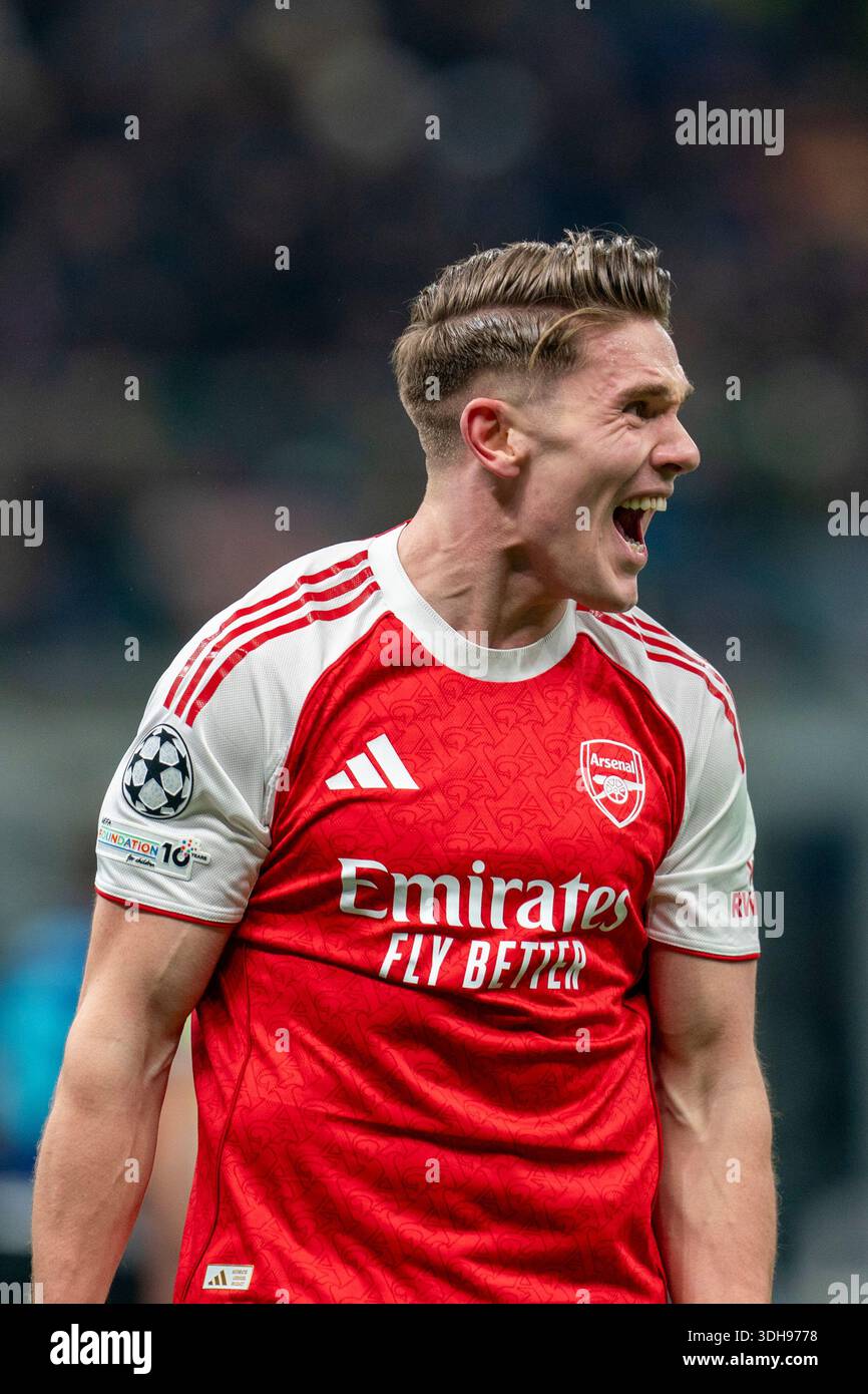 Arsenal forward Viktor Gyökeres (14) scores a GOAL 1-3 and celebrates ...