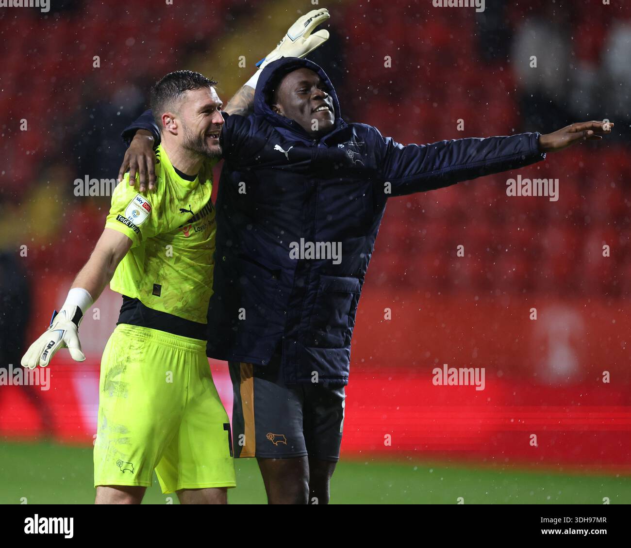 Derby County goalkeeper Richard O'Donnell (left) and Derby County's ...