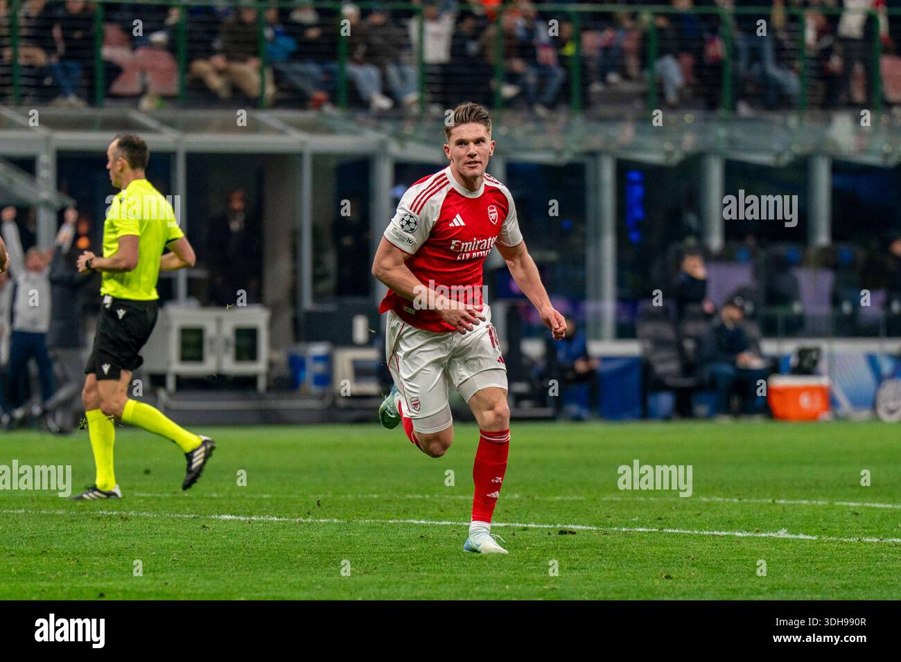 Arsenal forward Viktor Gyökeres (14) scores a GOAL 1-3 and celebrates ...