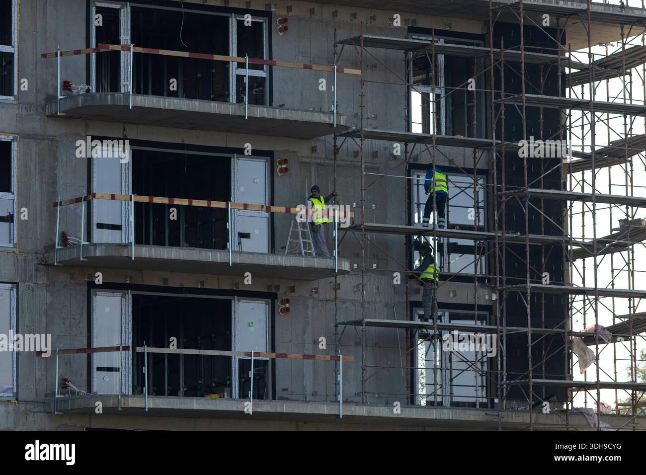 Facade installer hi-res stock photography and images - Alamy