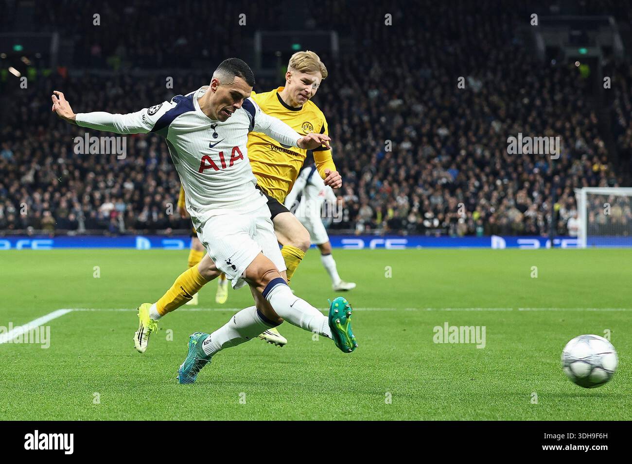 Tottenham Hotspur Stadium, London, UK. 20th Jan, 2026. UEFA Champions ...