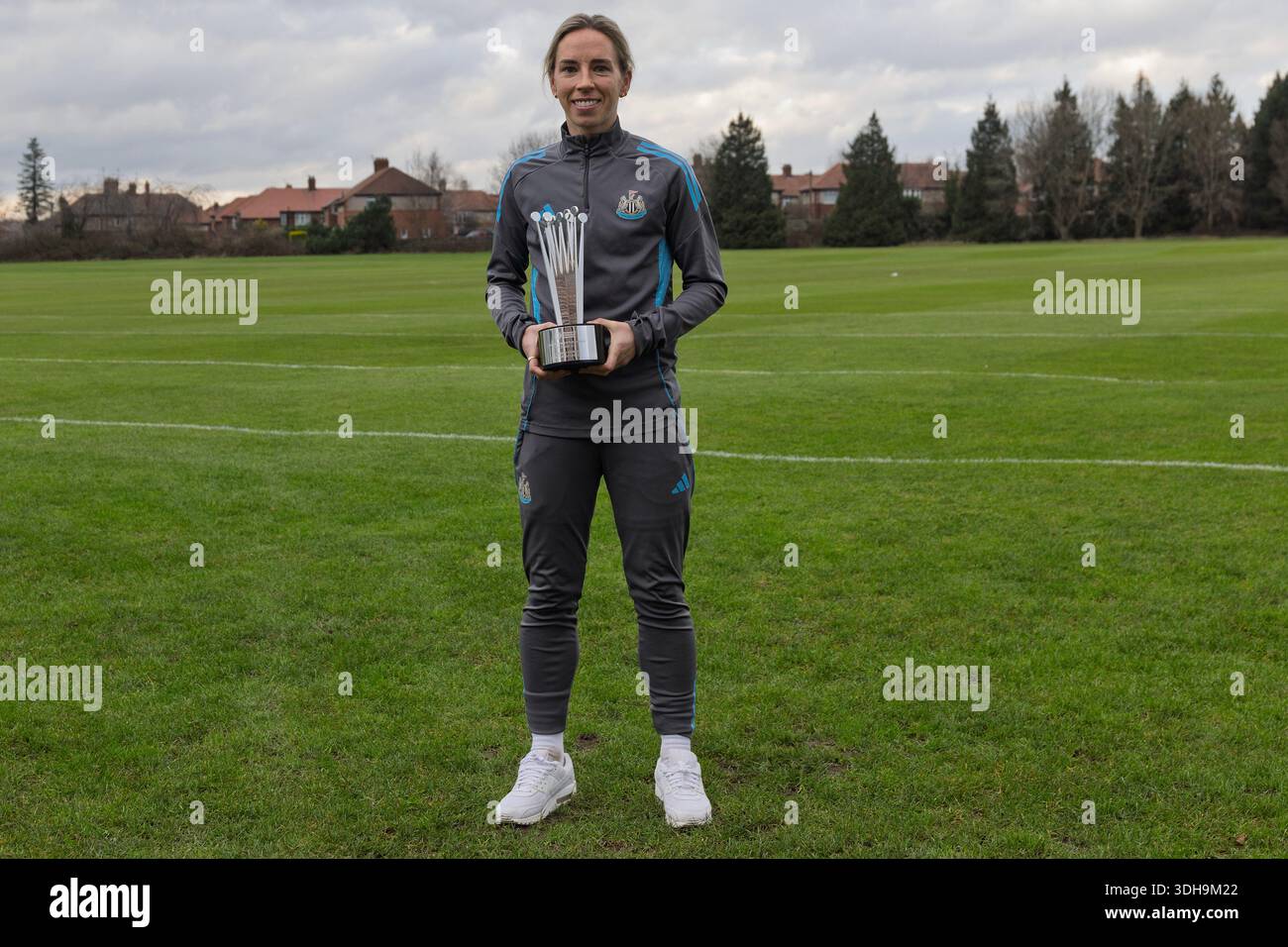 Jordan Nobbs of Newcastle Women receives her PFA Player of the Month ...