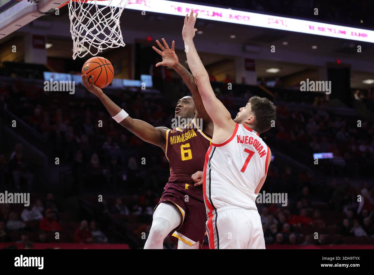 Minnesota guard Langston Reynolds, left, shoots in front of Ohio State ...