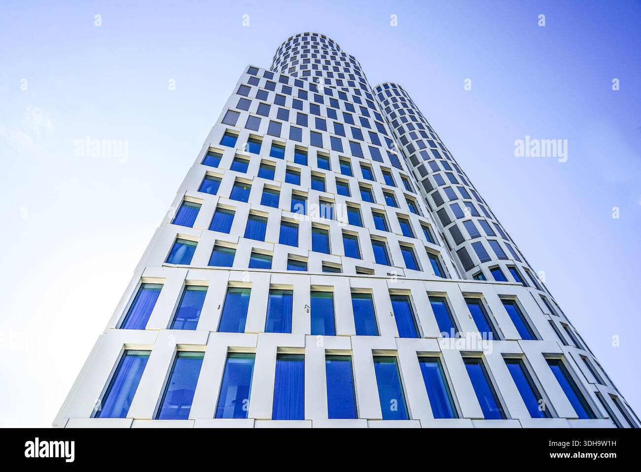 Verticality symmetry hi-res stock photography and images - Alamy