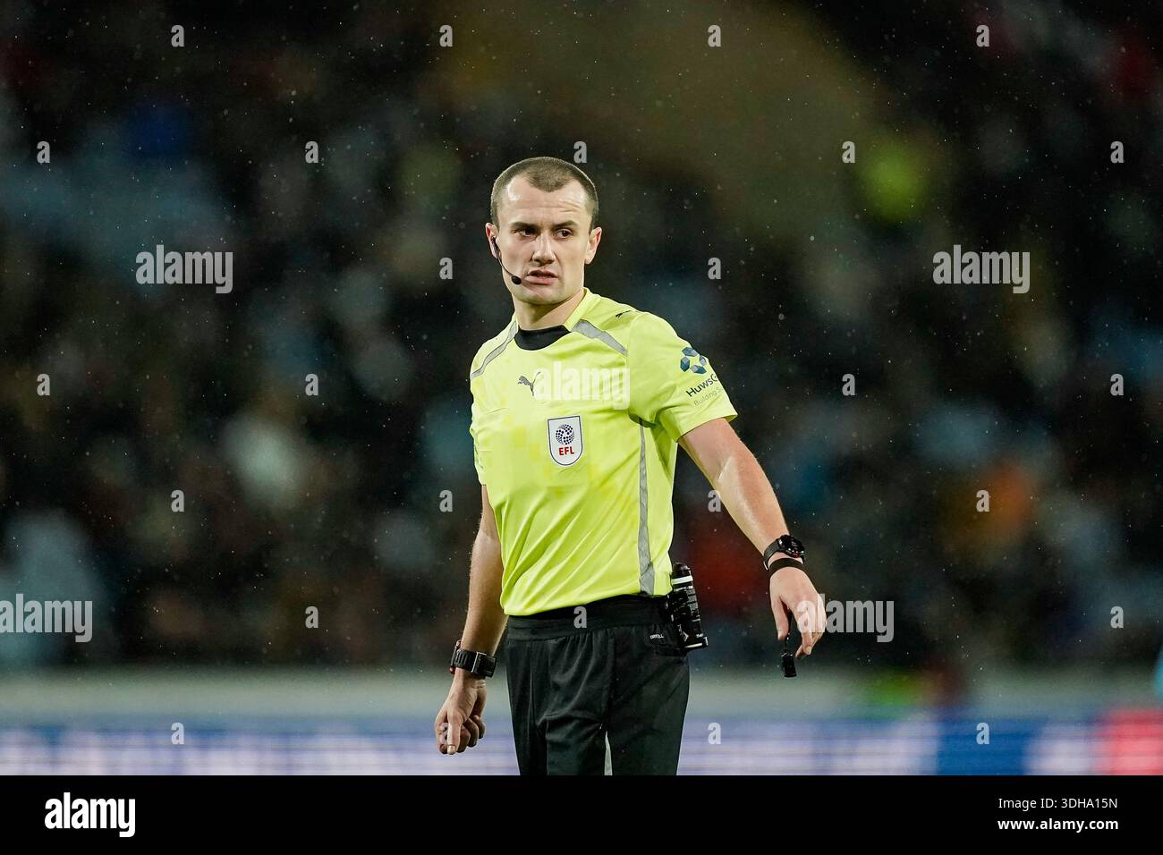 Referee Andrew Kitchen during the Sky Bet Championship match Coventry ...
