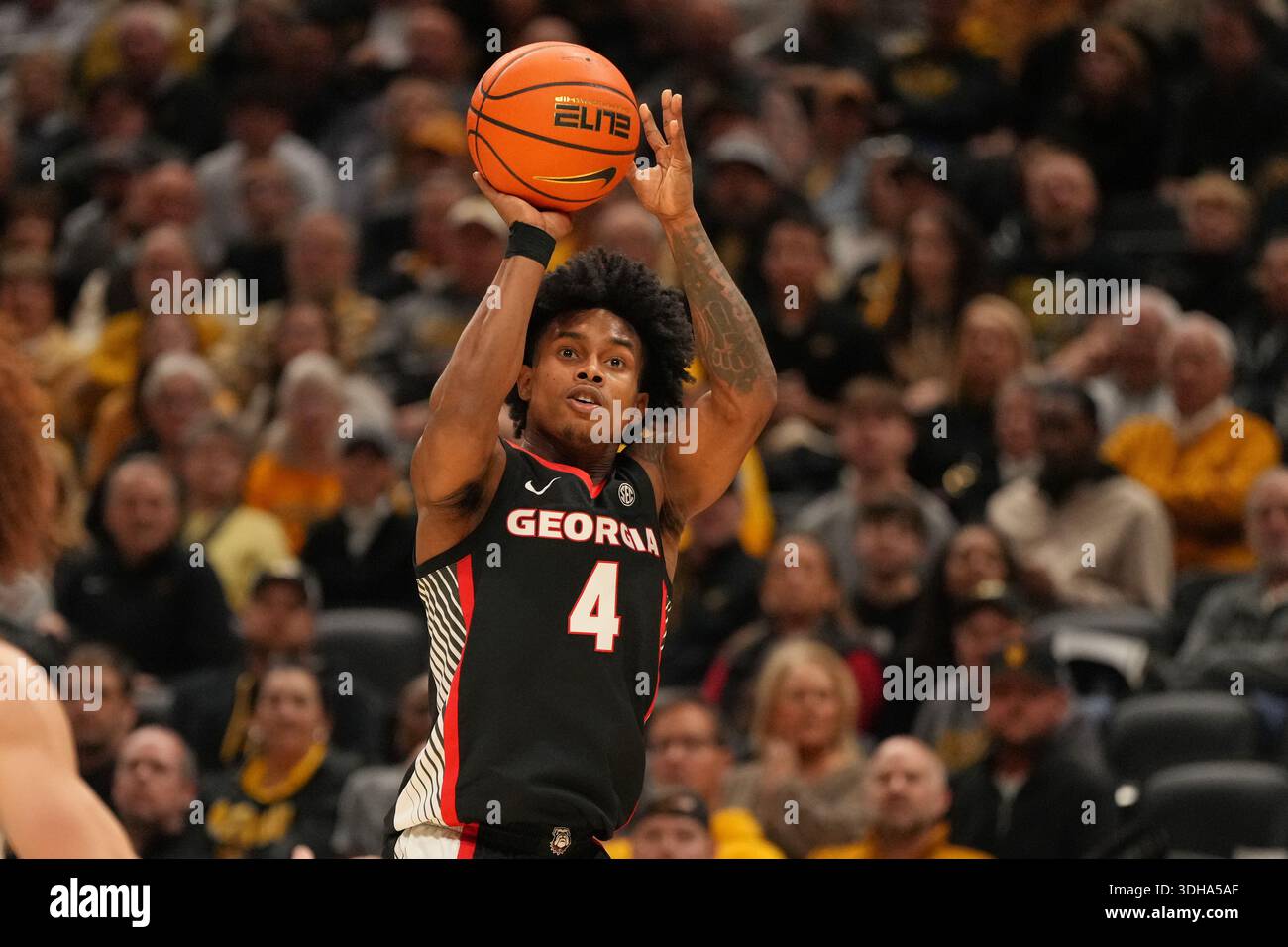 Georgia's Marcus Millender (4) shoots during the first half of an NCAA ...