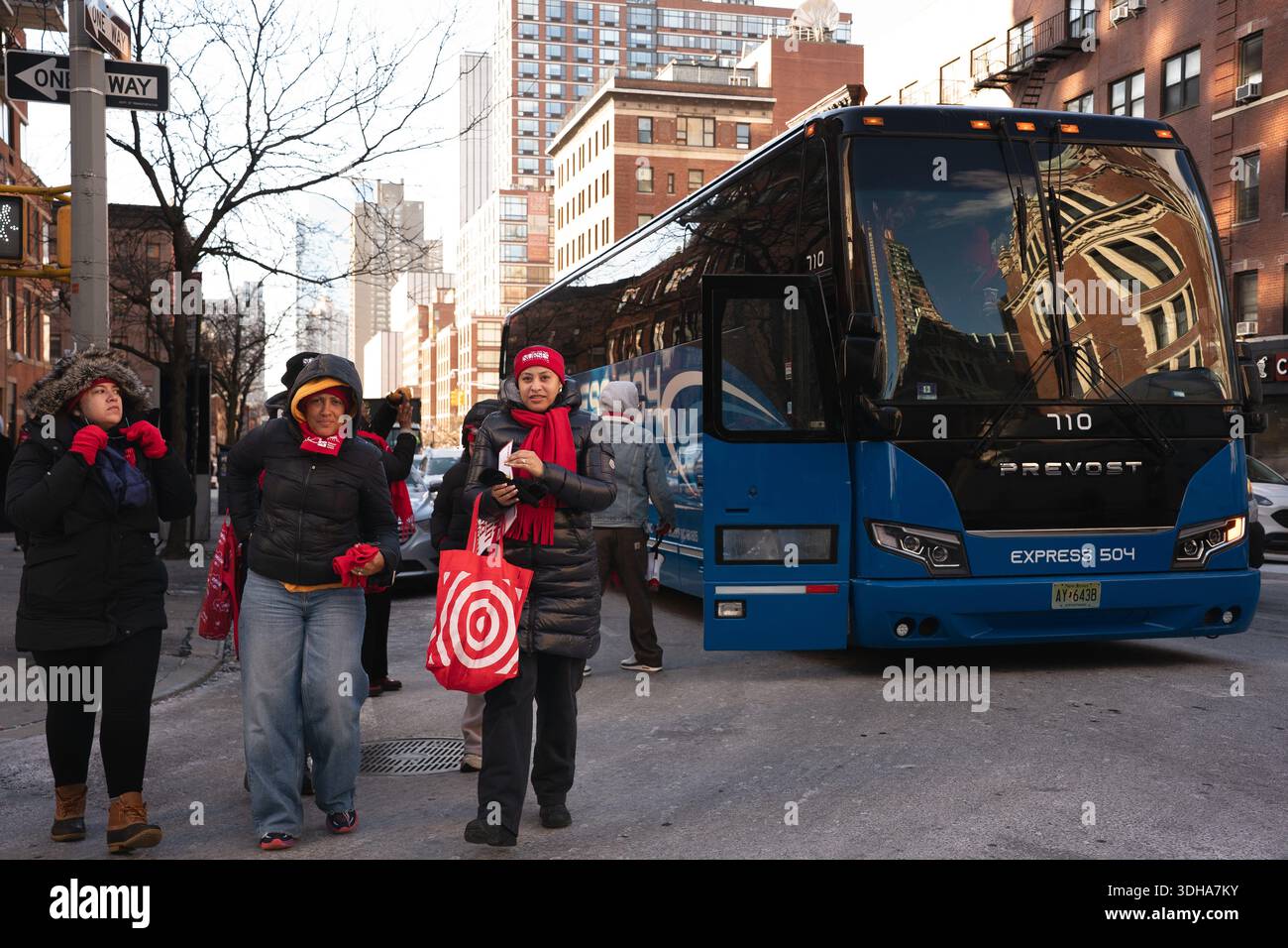 Nurses of the New York State Nurses Association arrive via bus to their ...