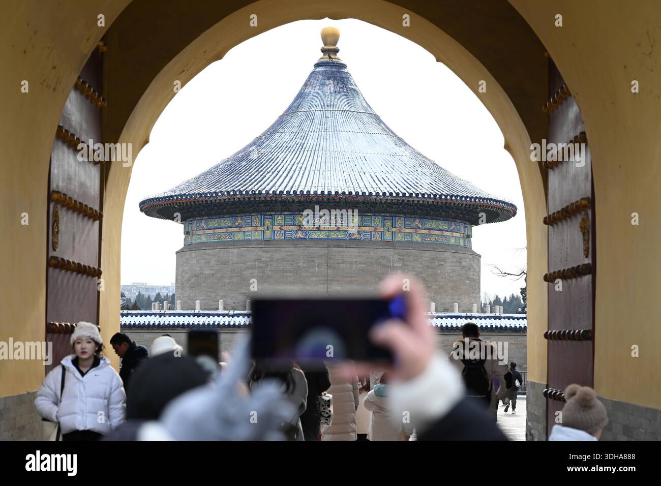 **CHINESE MAINLAND, HONG KONG, MACAU AND TAIWAN OUT**Visitors tour the ...