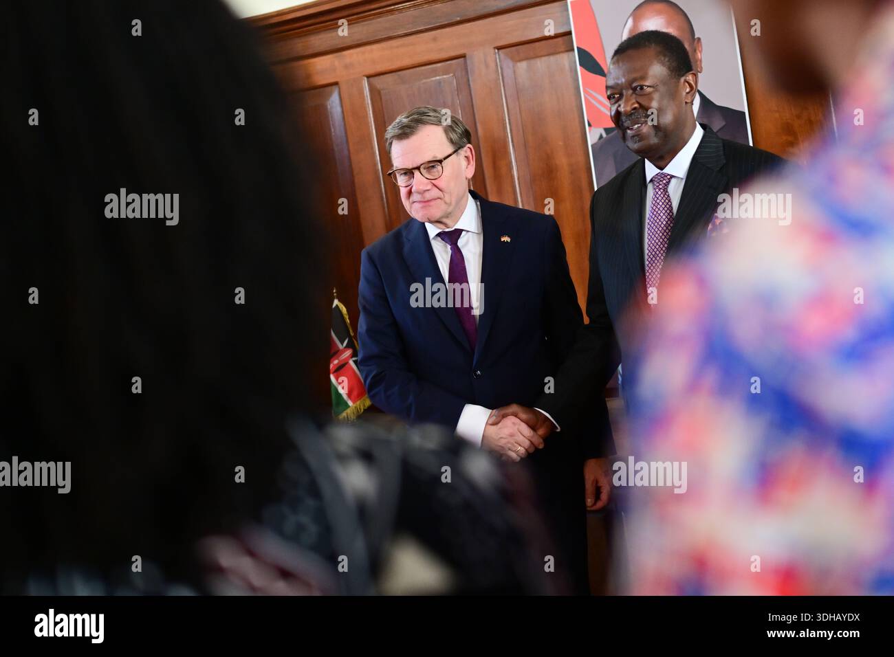 Nairobi, Kenya. 21st Jan, 2026. Johann Wadephul (CDU, l), Foreign ...