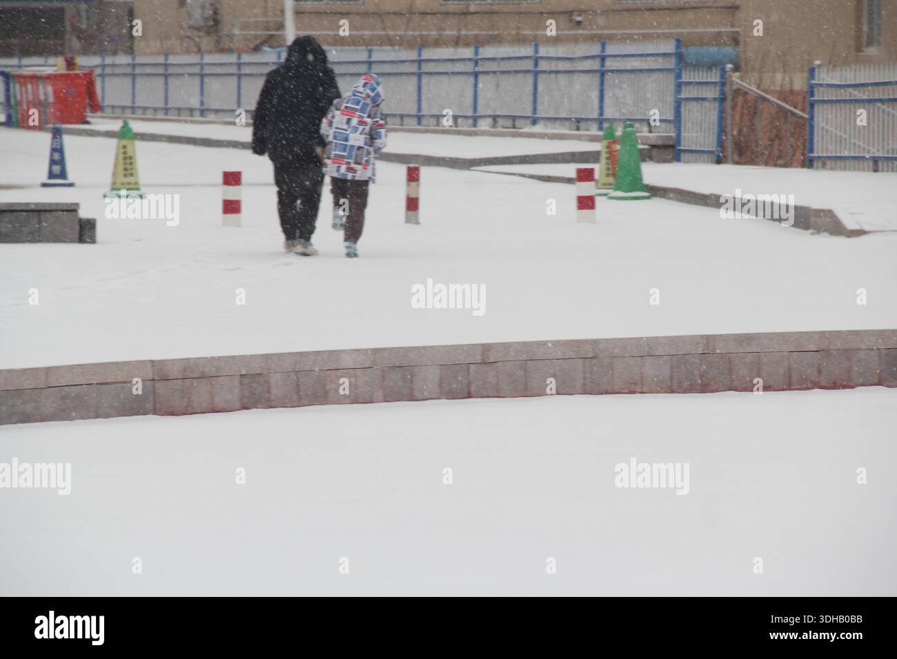 Snow falls in Weihai City, east China's Shandong, 18 January, 2026 ...