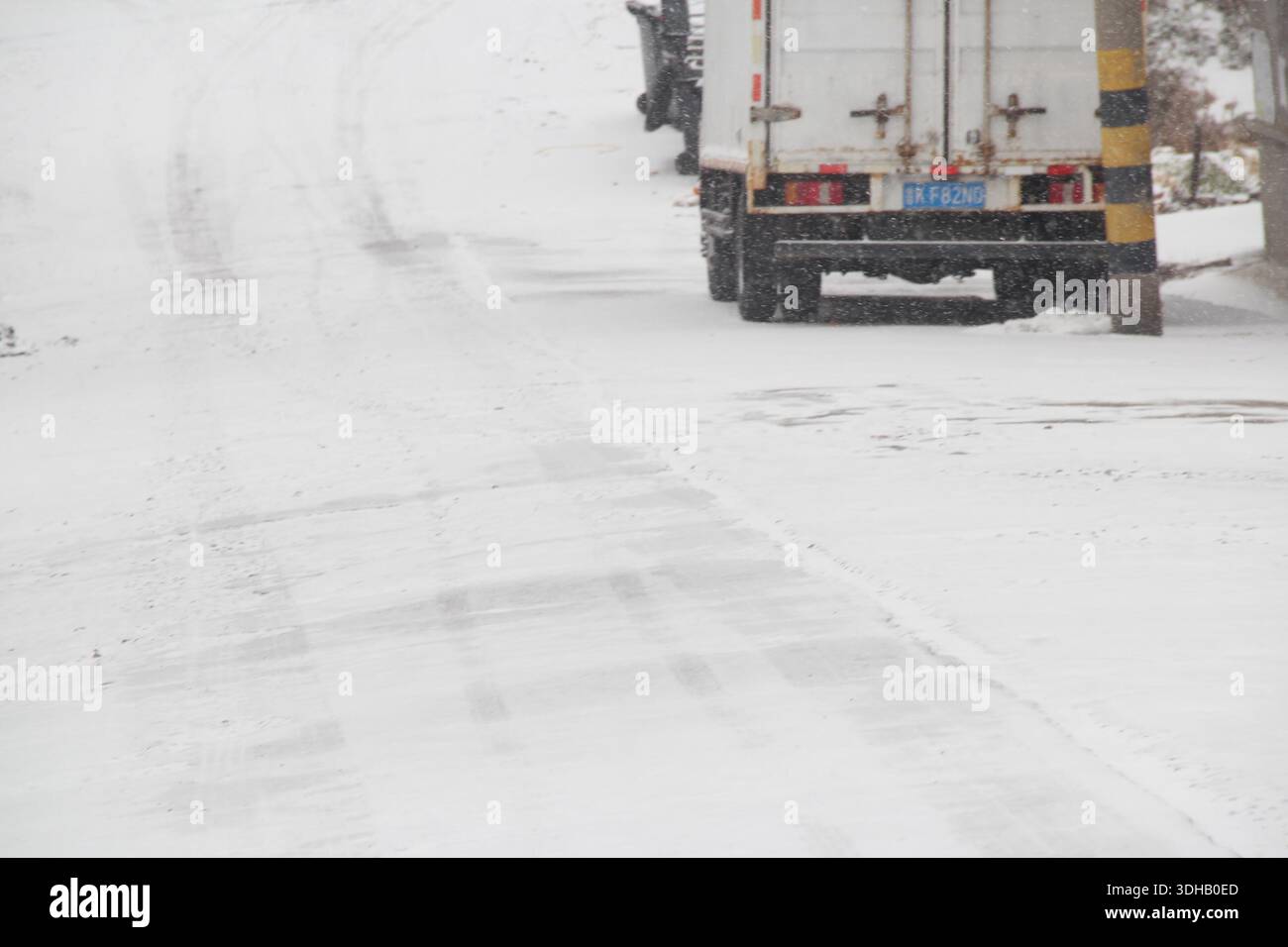 Snow falls in Weihai City, east China's Shandong, 18 January, 2026 ...