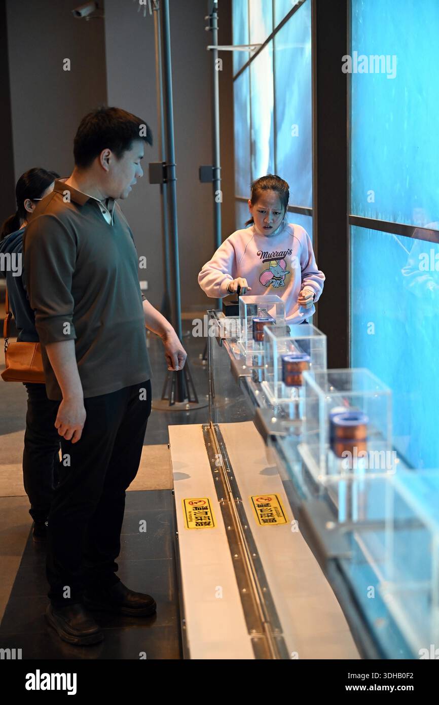 Children visit Liaoning Science and Technology Museum in Shenyang City ...