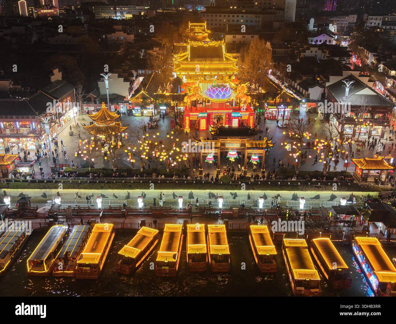 Colorful lanterns illuminate Confucius Temple area in Nanjing City ...