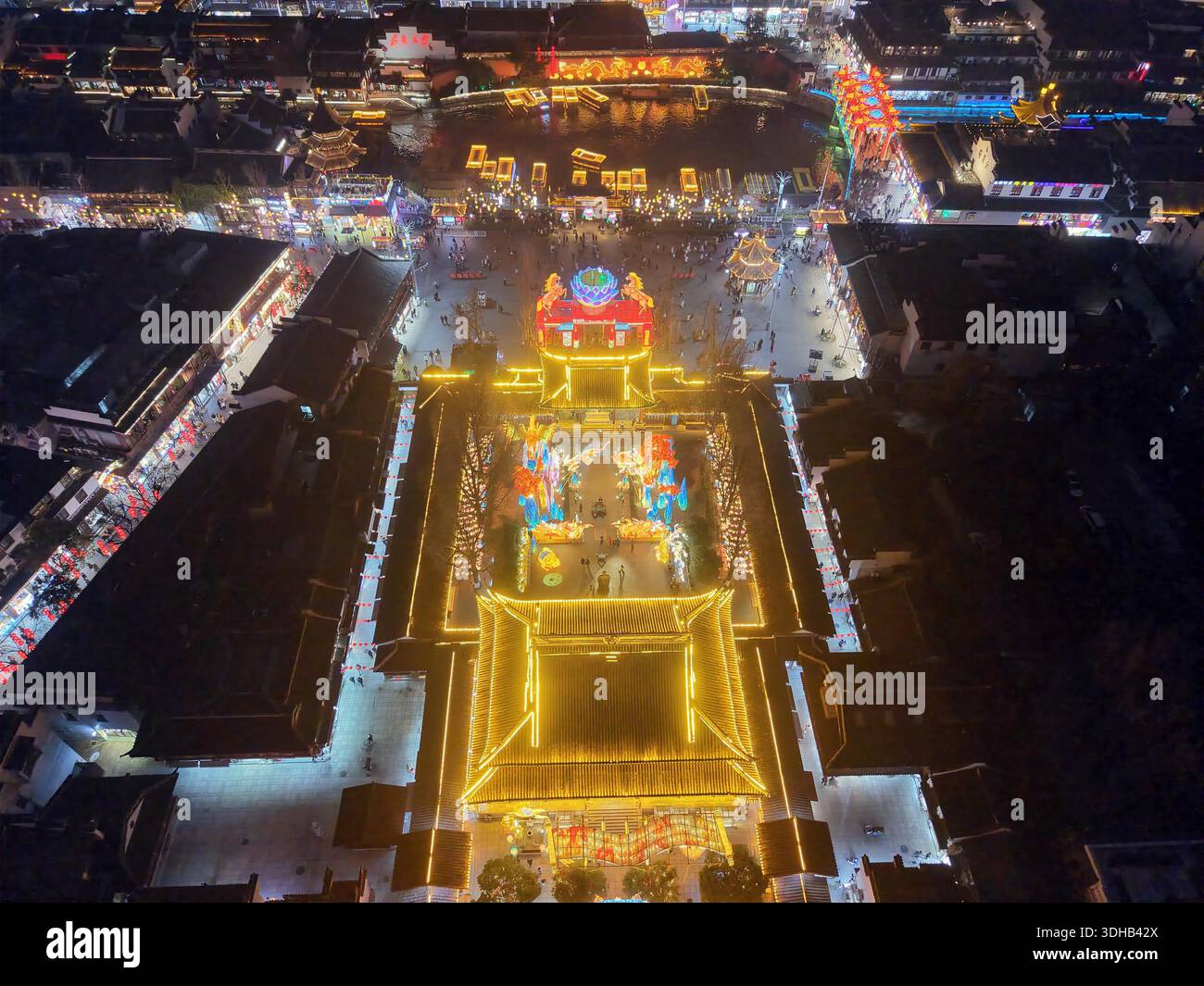 Colorful lanterns illuminate Confucius Temple area in Nanjing City ...
