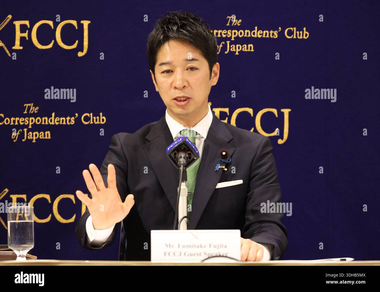 Tokyo, Japan. 21st Jan, 2026. Japan's ruling Japan Innovation Party co ...