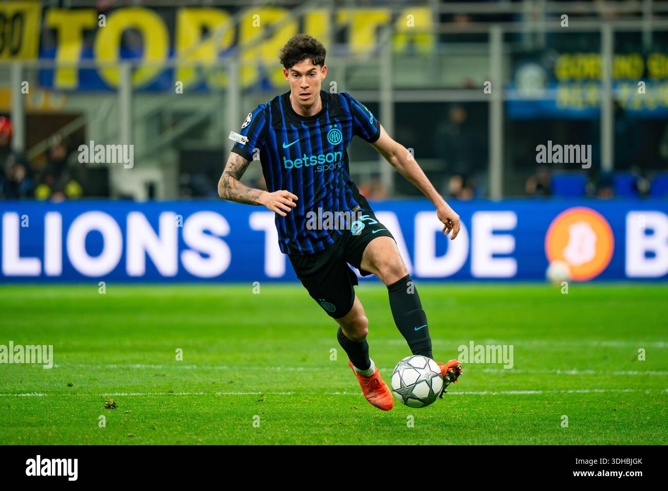 Alessandro bastoni inter 2026 hi-res stock photography and images - Alamy