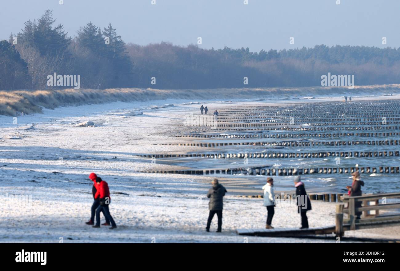 Zingst, Germany. 21st Jan, 2026. The Baltic Sea beach is covered in ...