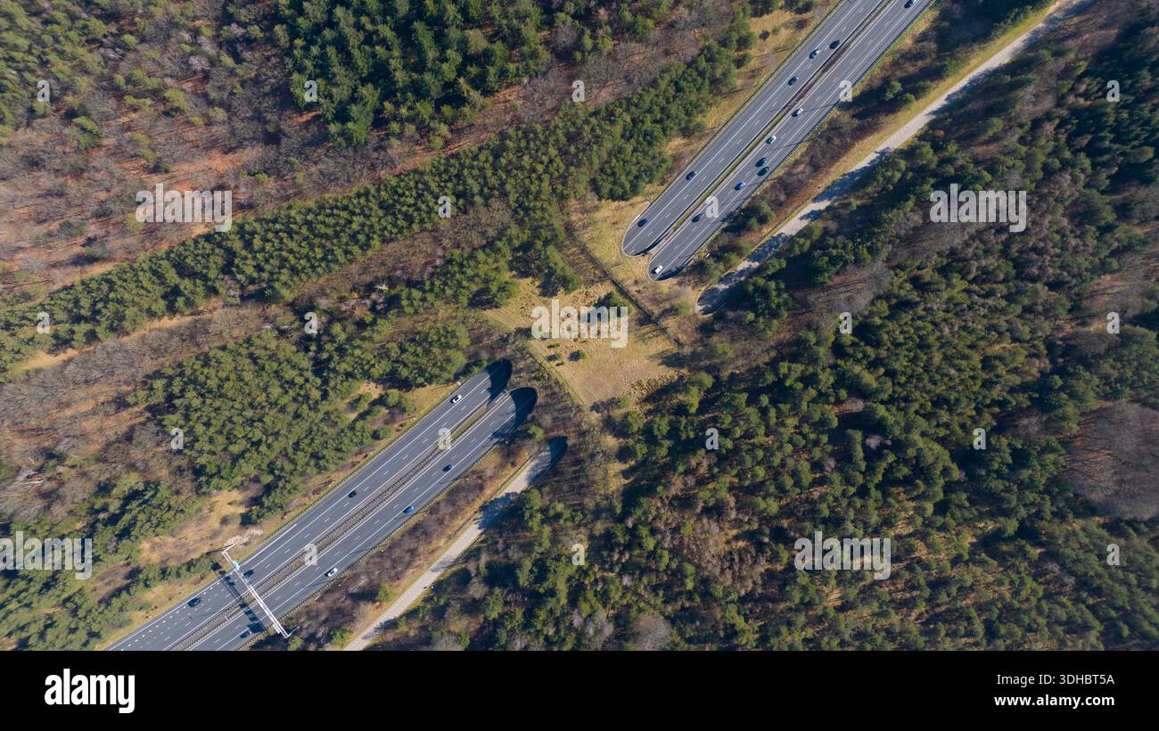 Bridge over highway migration hi-res stock photography and images - Alamy
