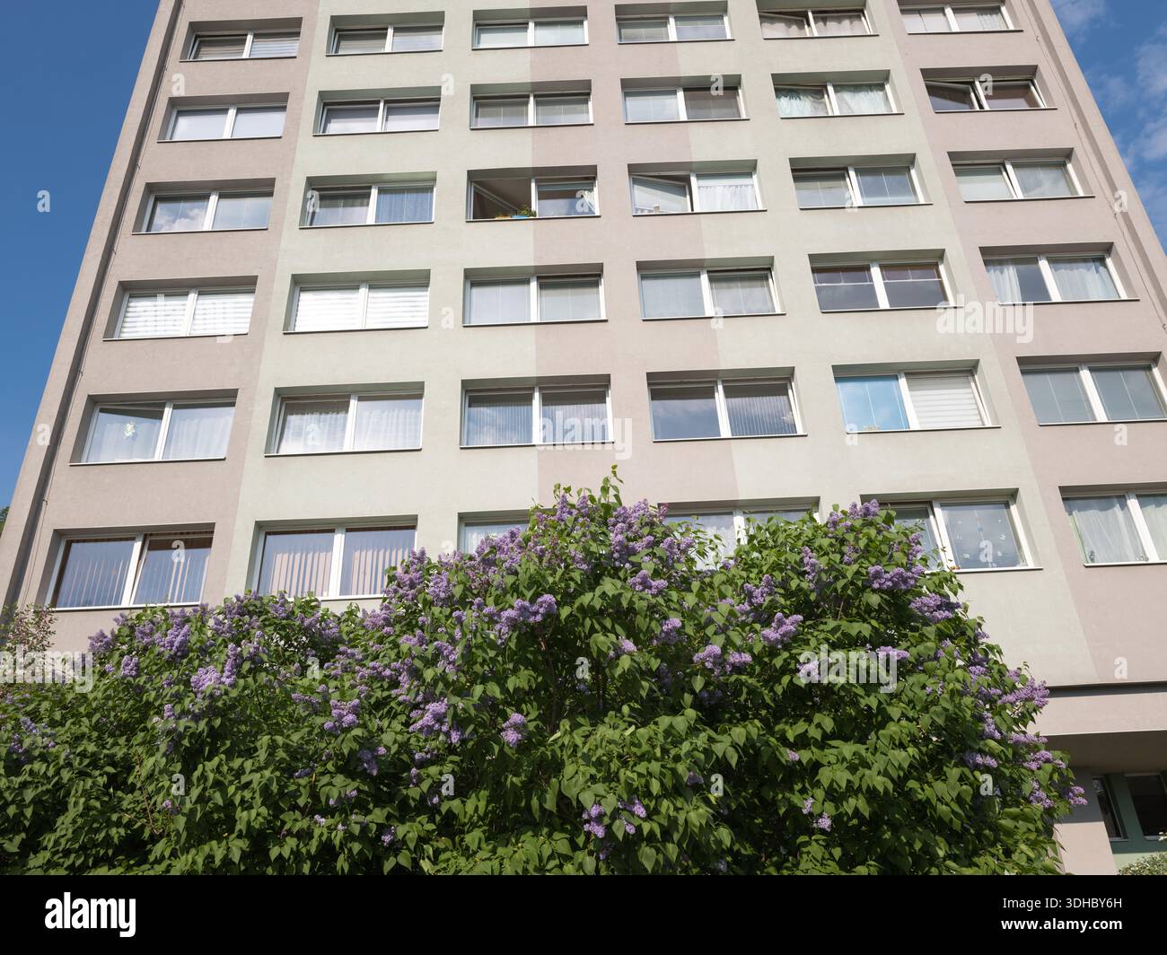 1970s buildings 1970s building hi-res stock photography and images - Alamy