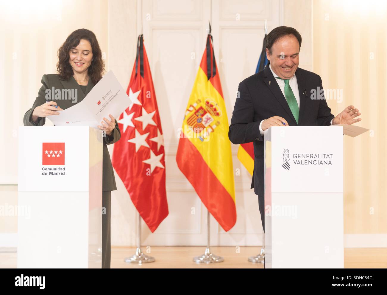 The President of the Community of Madrid, Isabel Díaz Ayuso, and the ...