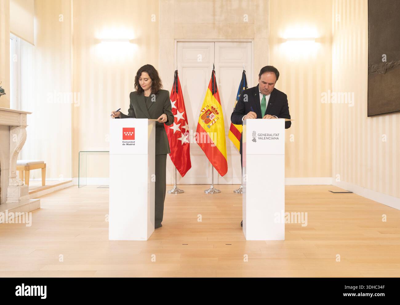 The President of the Community of Madrid, Isabel Díaz Ayuso, and the ...
