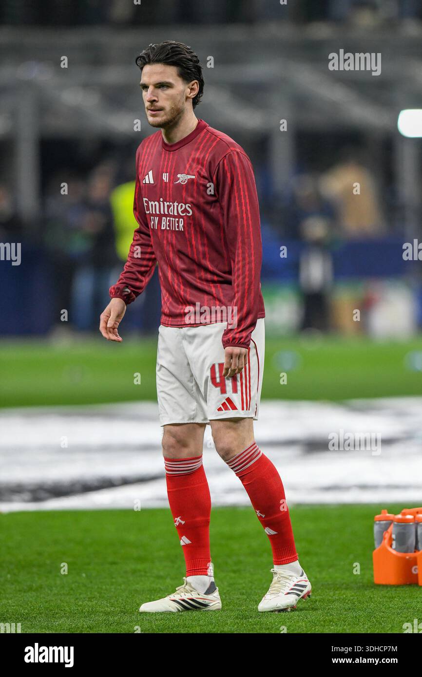Milano, Italy. 20th Jan, 2026. Declan Rice of Arsenal seen warming up ...