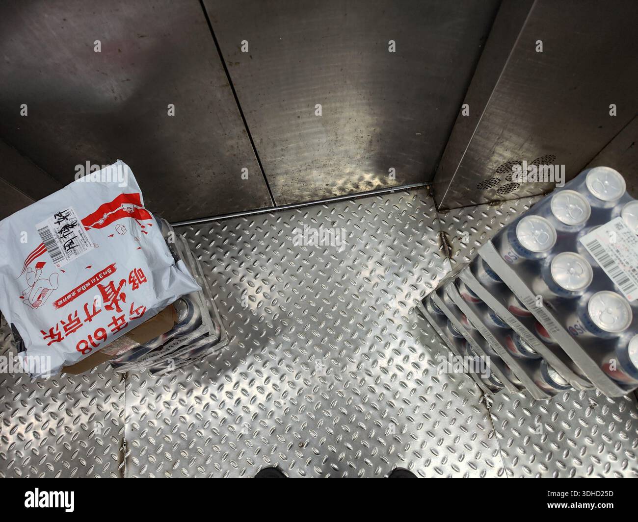 Metal floored elevator hi-res stock photography and images - Alamy