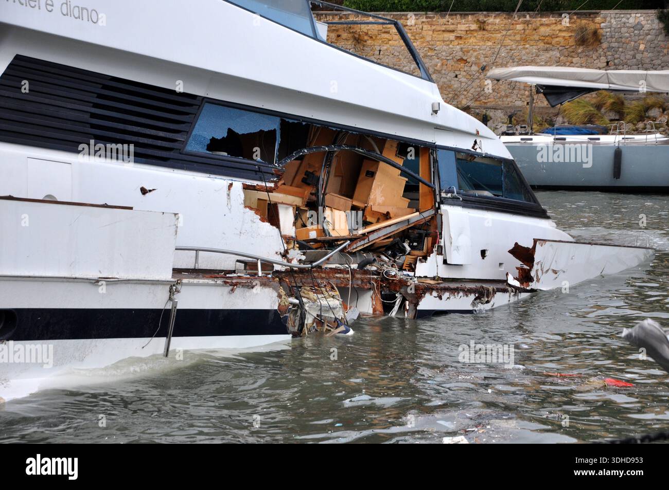Palermo, Italy. 21st Jan, 2026. Palermo. Damage caused by Cyclone Harry ...