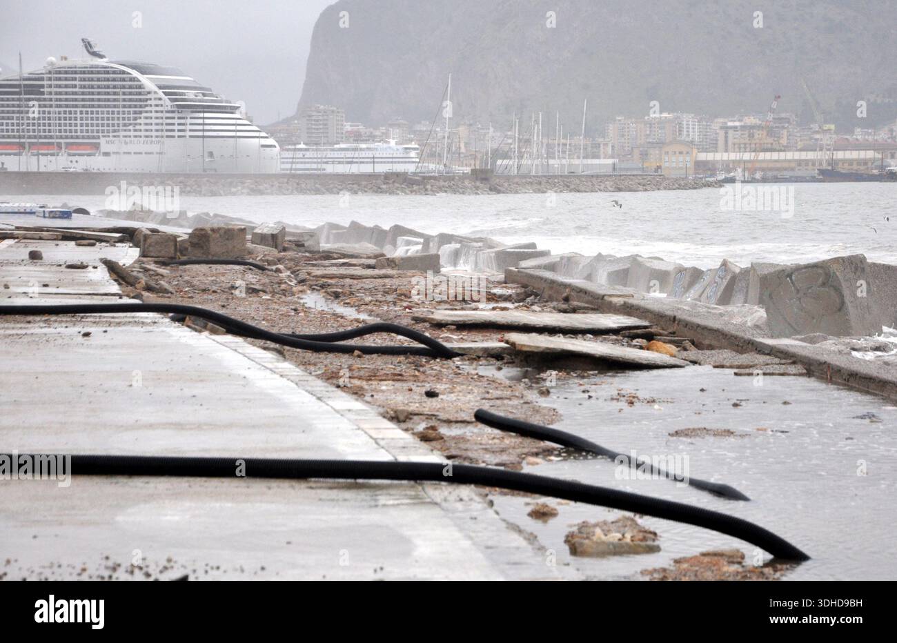 Palermo, Italy. 21st Jan, 2026. Palermo. Damage from Cyclone Harry in ...