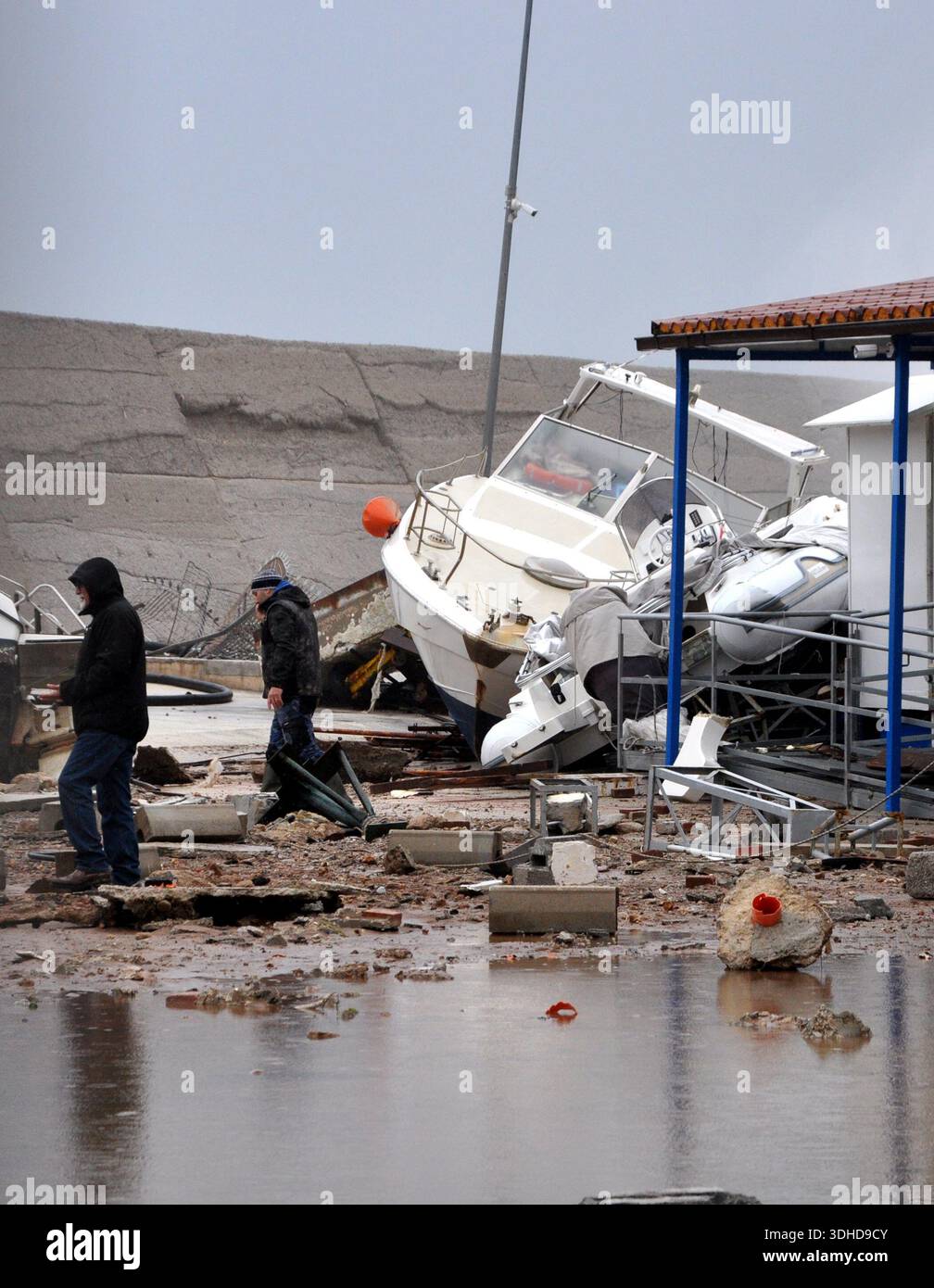 Palermo, Italy. 21st Jan, 2026. Palermo. Damage caused by Cyclone Harry ...