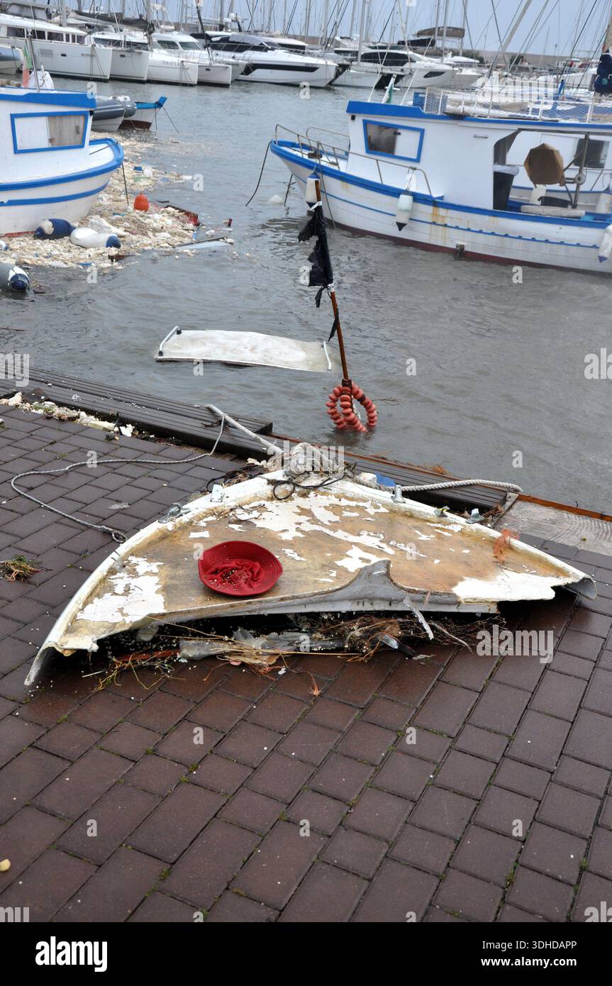Palermo, Italy. 21st Jan, 2026. Palermo. Damage caused by Cyclone Harry ...