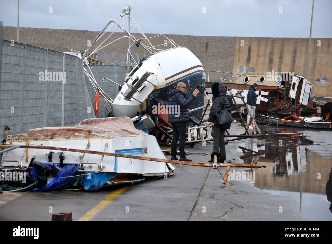 Palermo, Italy. 21st Jan, 2026. Palermo. Damage from Cyclone Harry in ...