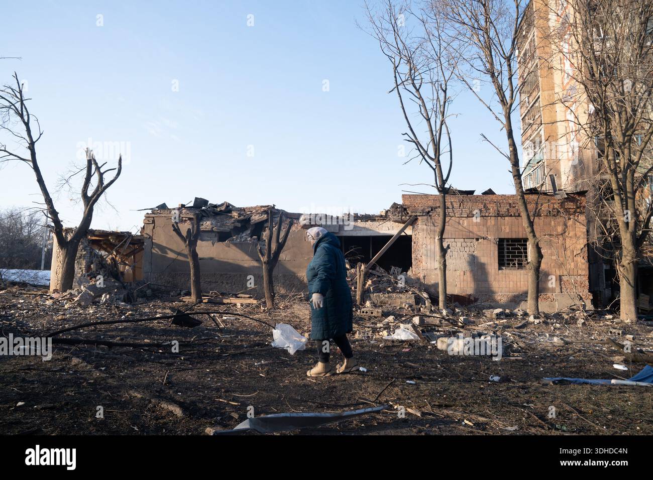 Heavily damaged civilian building hi-res stock photography and images ...