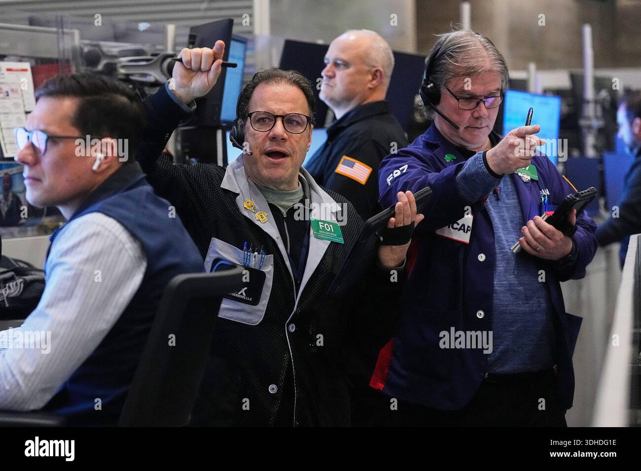Options traders Anthony Spina, second left, and Brian Garvey, right ...
