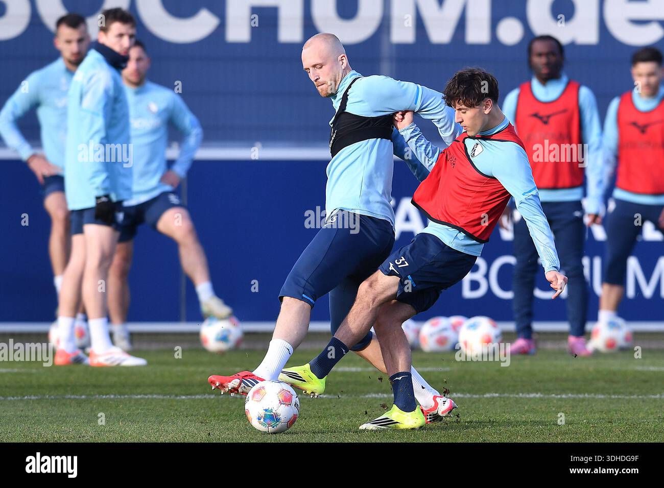 Bochum, Germany. 21st Jan, 2026. Fussball 1. Bundesliga Training VfL ...