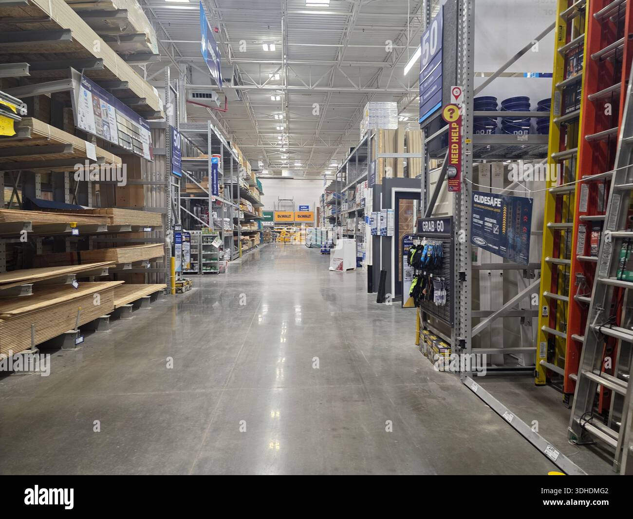 Lowes home products store hi-res stock photography and images - Alamy