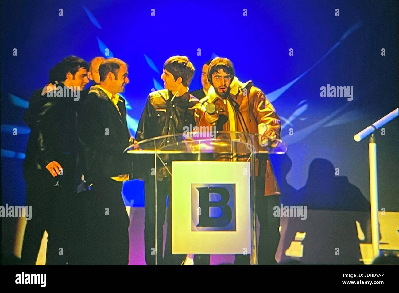 Oasis earls court 1997 hi-res stock photography and images - Alamy