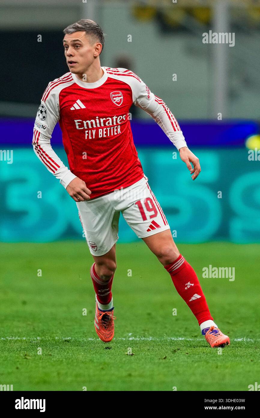 MILAN, ITALY - JANUARY 20: Leandro Trossard of Arsenal in action during ...