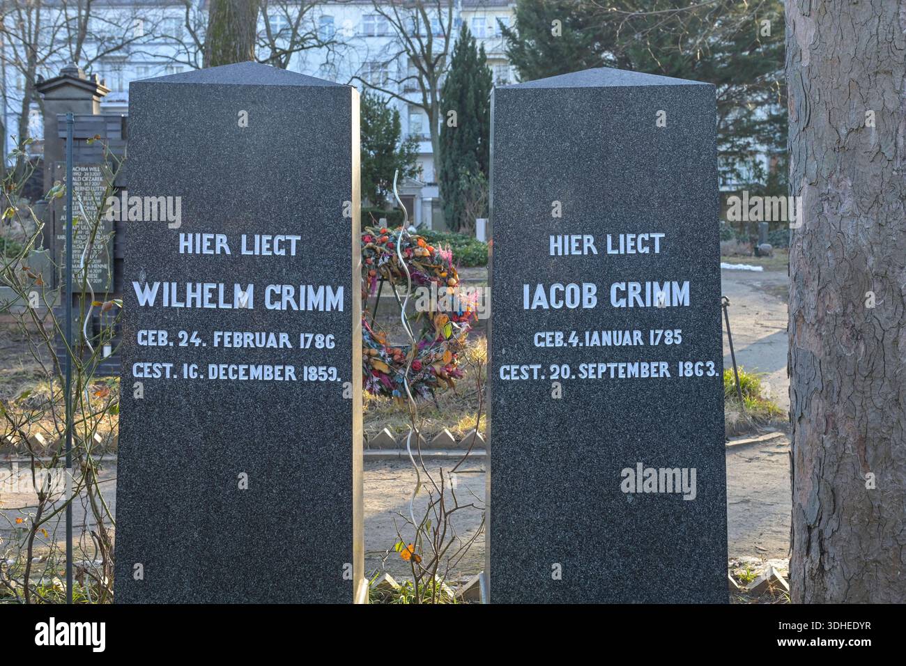 Grab Wilhelm und Jacob Grimm, Alter St.-Matthäus-Kirchhof, Schöneberg ...
