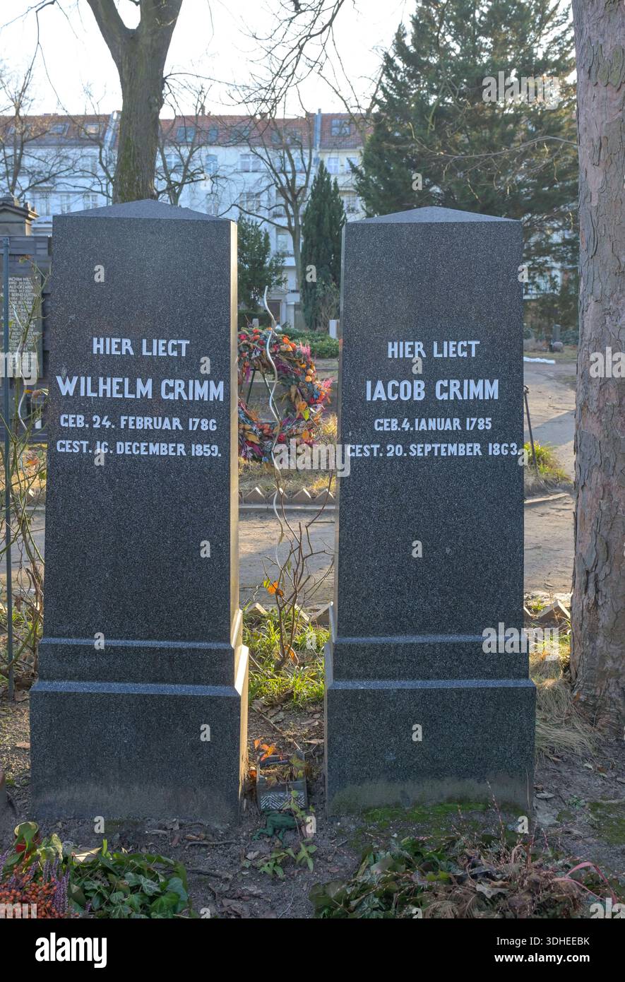 Grab Wilhelm und Jacob Grimm, Alter St.-Matthäus-Kirchhof, Schöneberg ...