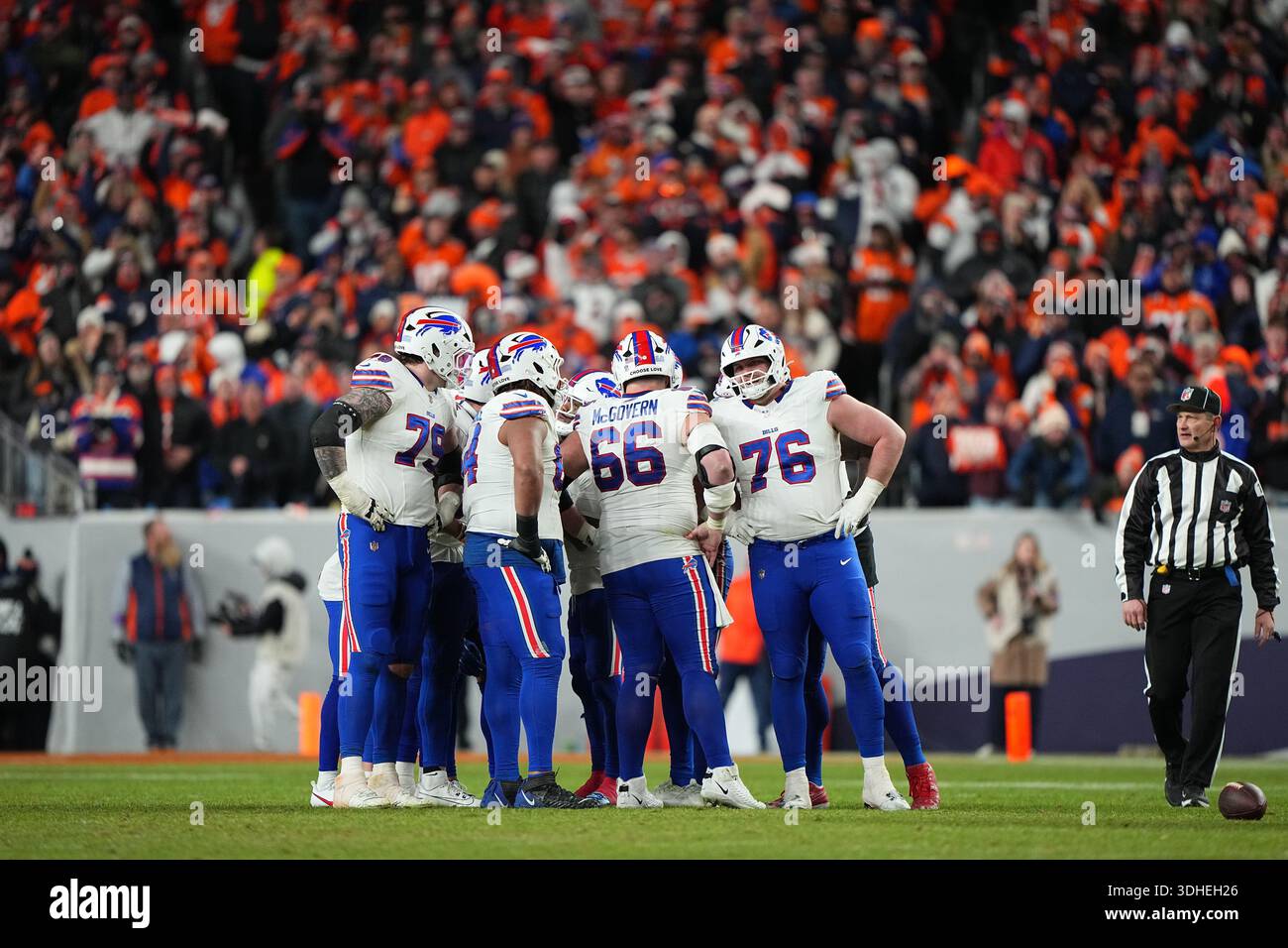 Buffalo Bills offensive line huddles up against the Denver Broncos in ...