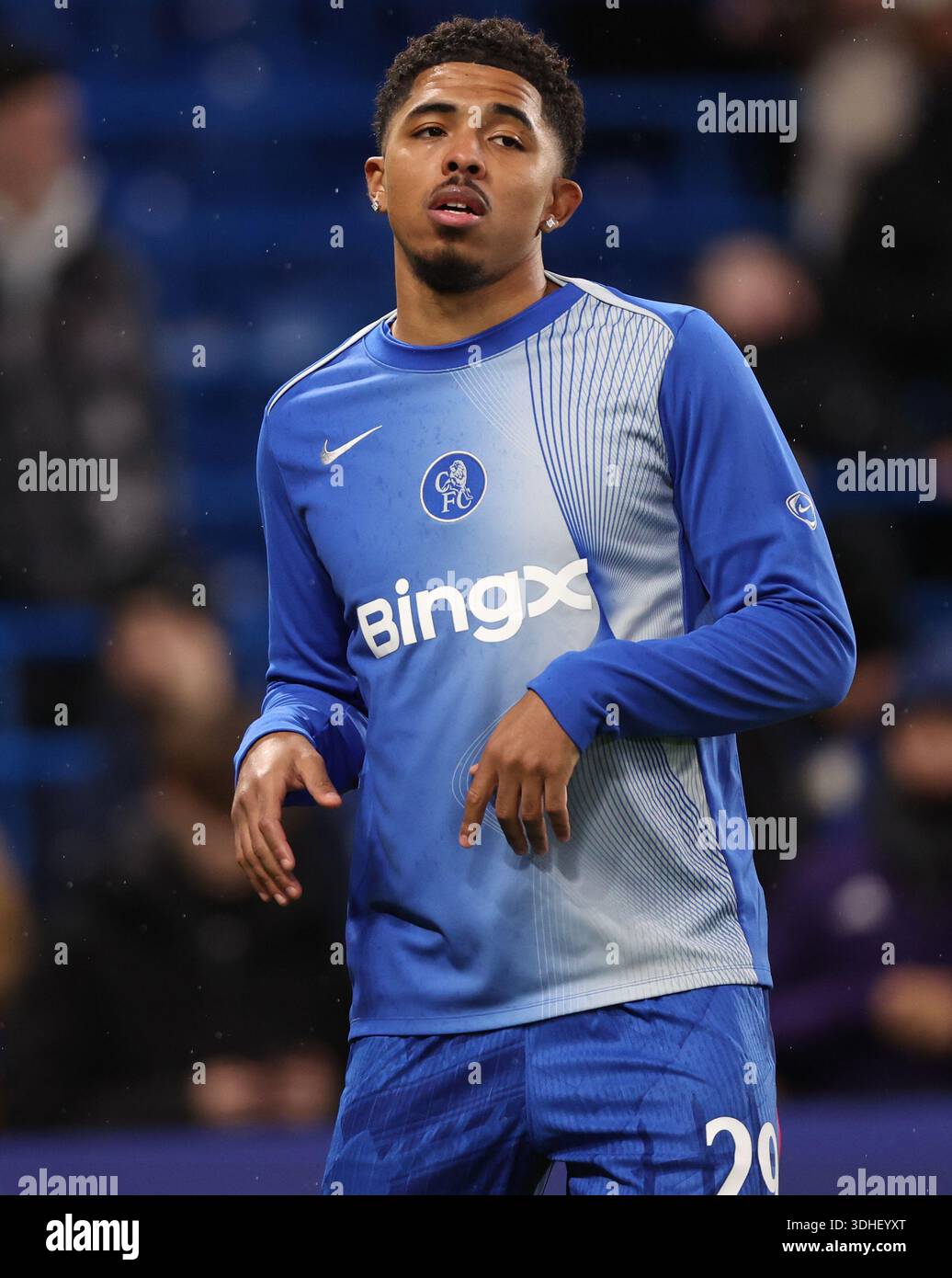 London, UK. 21st Jan, 2026. Wesley Fofana of Chelsea warms up during ...