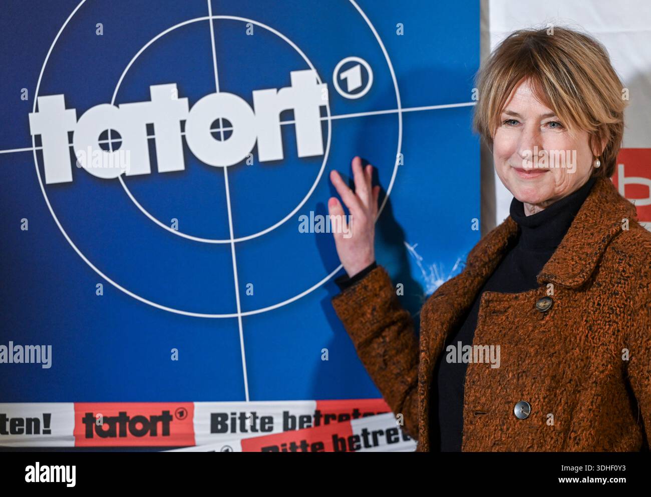 Berlin, Germany. 21st Jan, 2026. Actress Corinna Harfouch comes to the ...