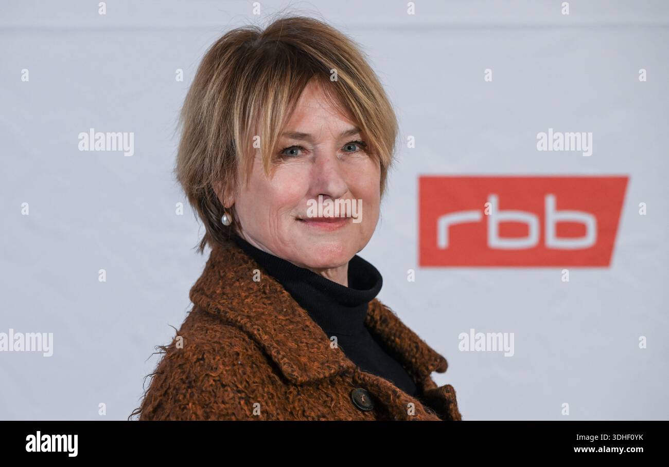 Berlin, Germany. 21st Jan, 2026. Actress Corinna Harfouch comes to the ...