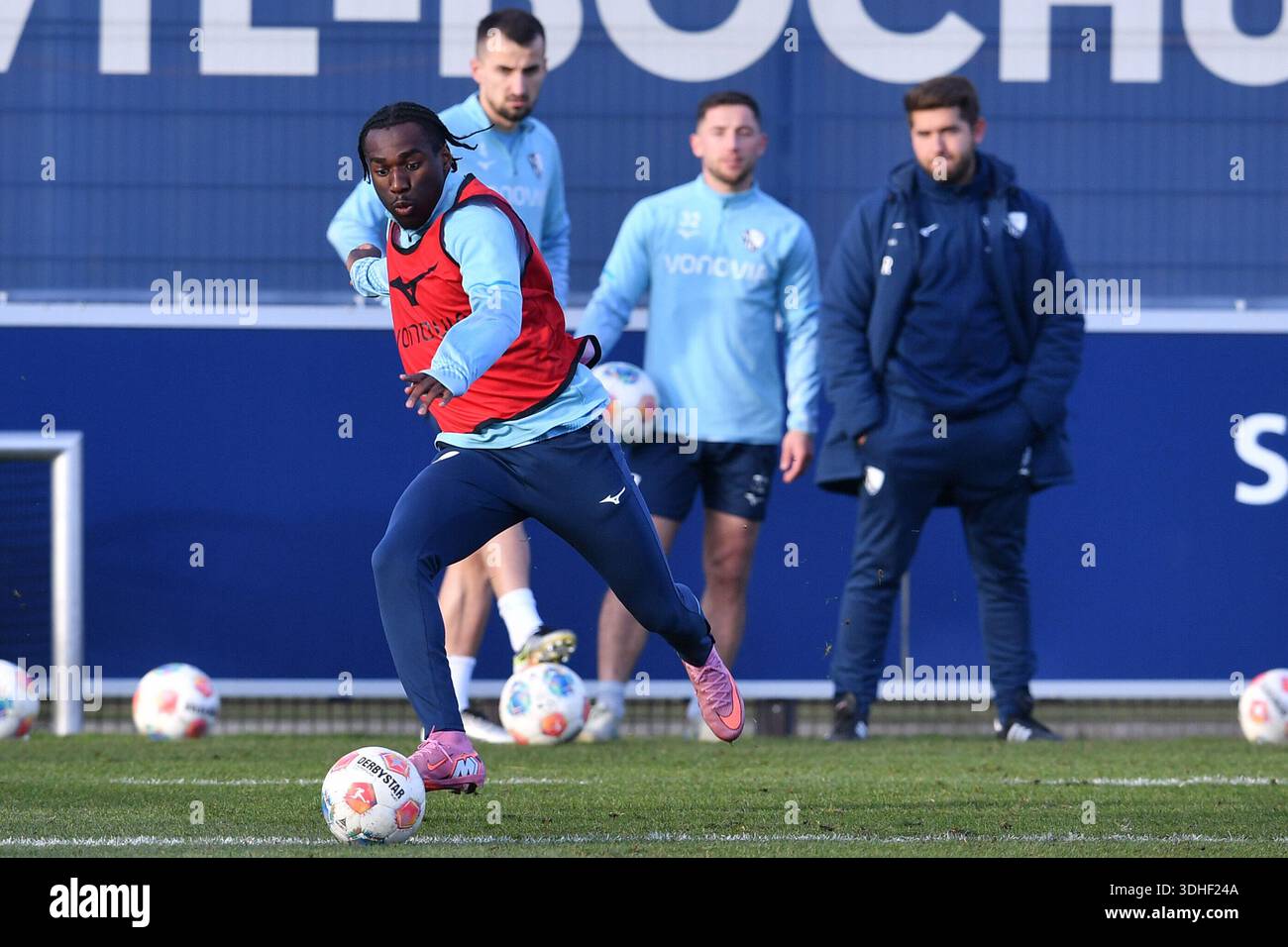 Bochum, Germany. 21st Jan, 2026. Fussball 1. Bundesliga Training VfL ...