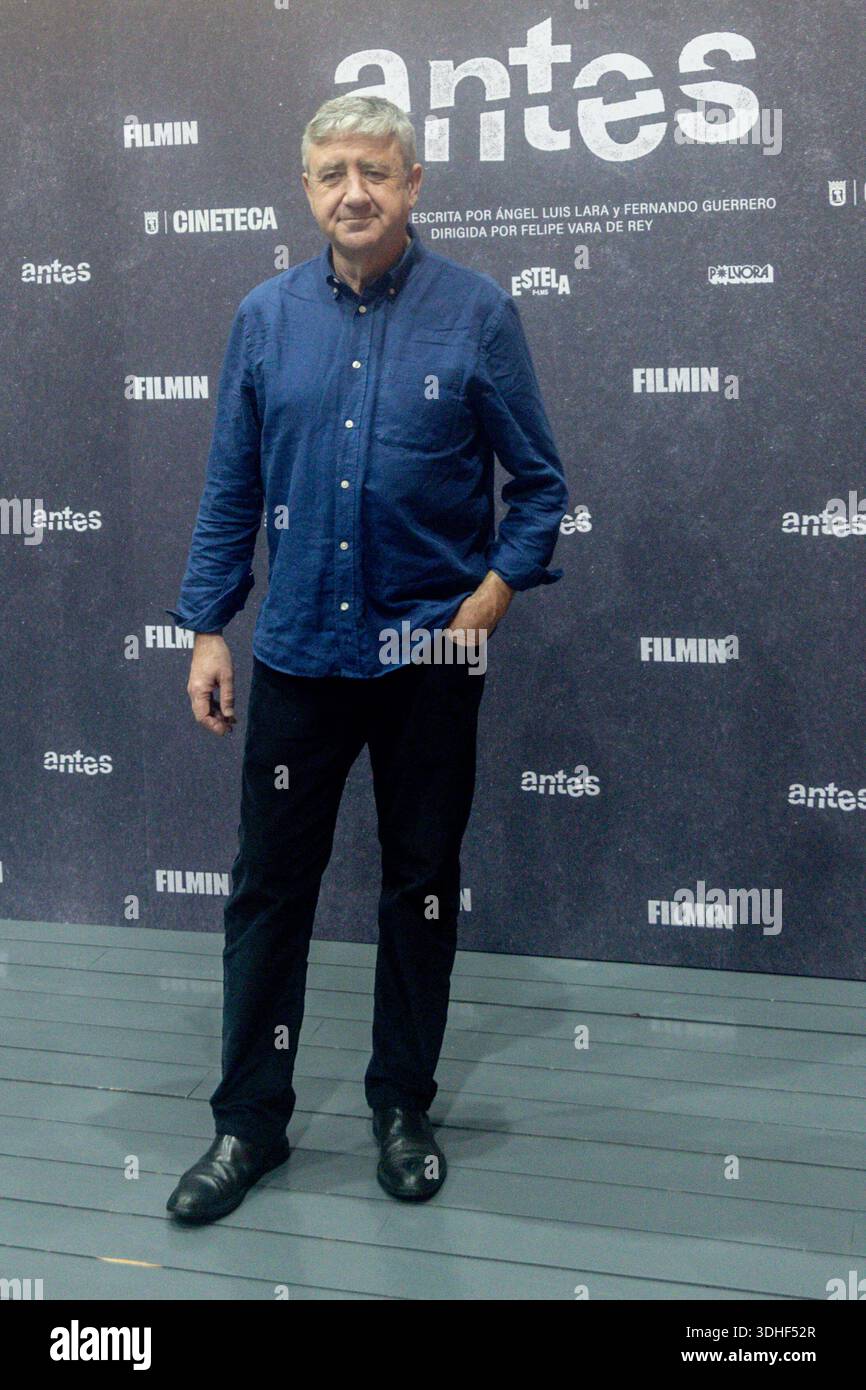 Journalist Ramón Arangüena poses during the premiere of the film 'Antes ...