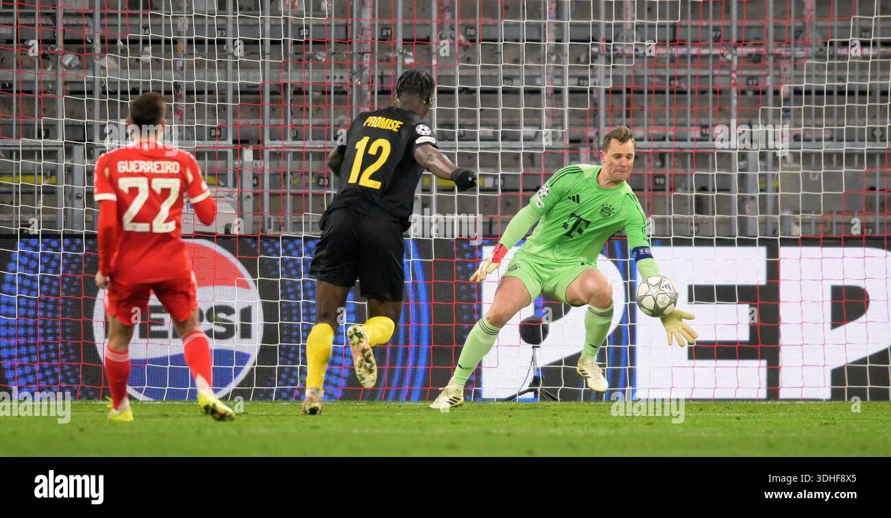 from left Promise David (Gilloise), goalkeeper Manuel Neuer (Bayern ...