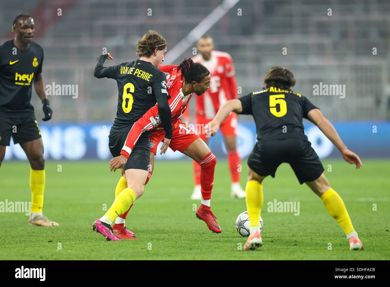 Michael Olise (FC FC Bayern Munich, #17) with Kevin Mac Allister ...