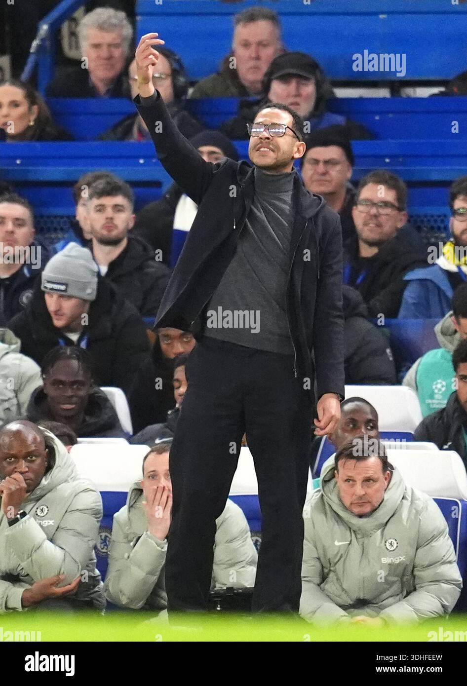 Chelsea manager Liam Rosenior during the UEFA Champions League match at ...